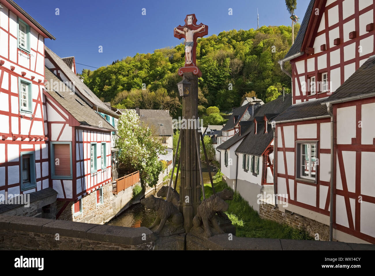 Historic town center with half-timbered houses on Elzbach, Monreal ...