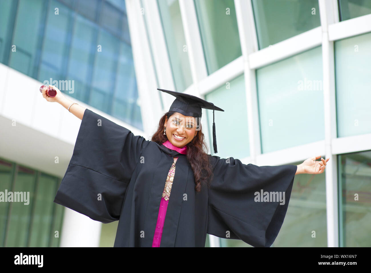 Open university degree certificate bachelor hi-res stock photography ...