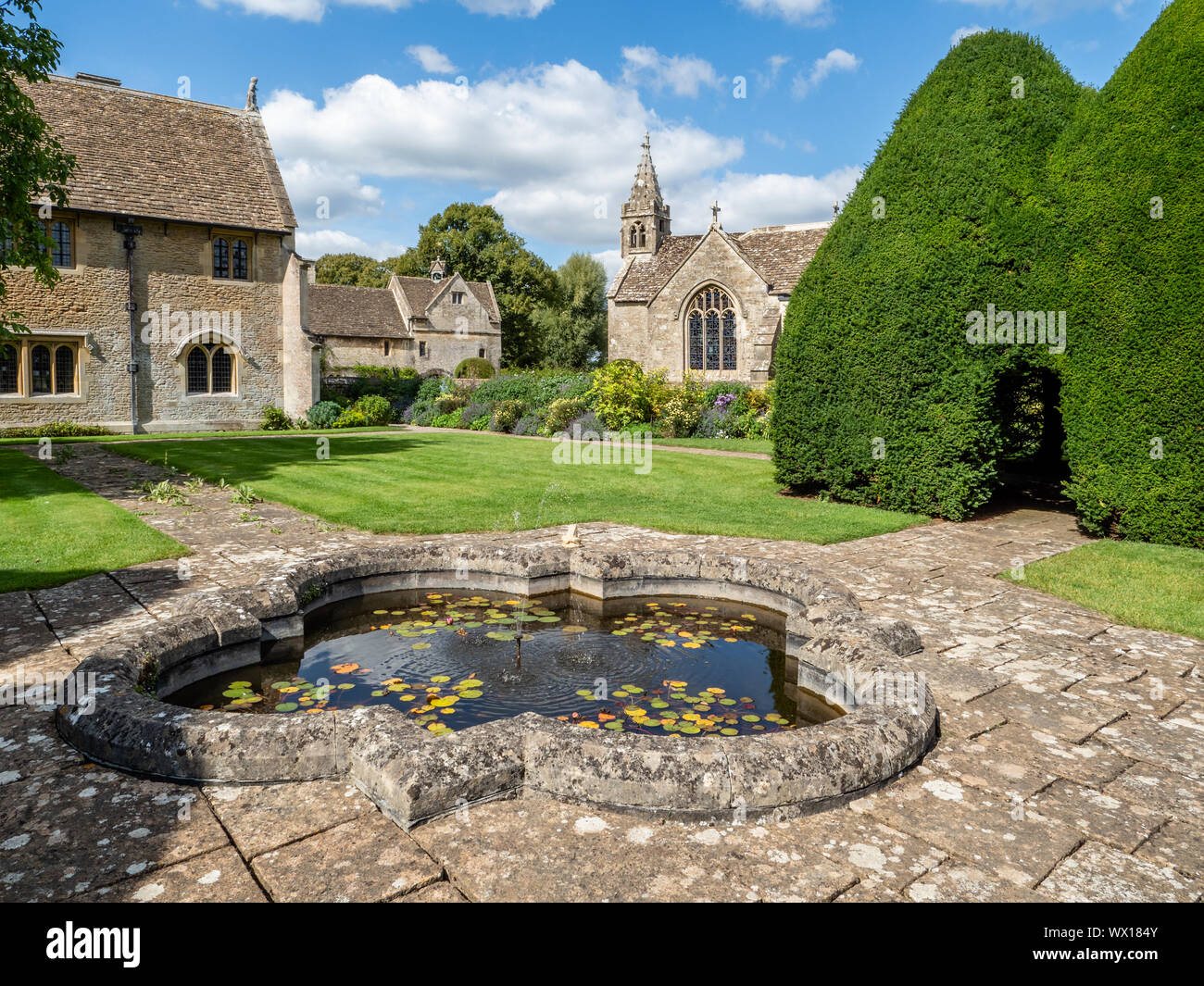 Ornamental pond in english country hi-res stock photography and images ...
