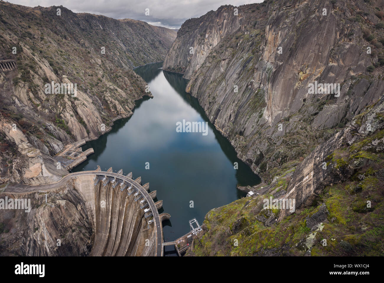 River duero damm in Aldeadavila, Salamanca province, Spain Stock Photo ...