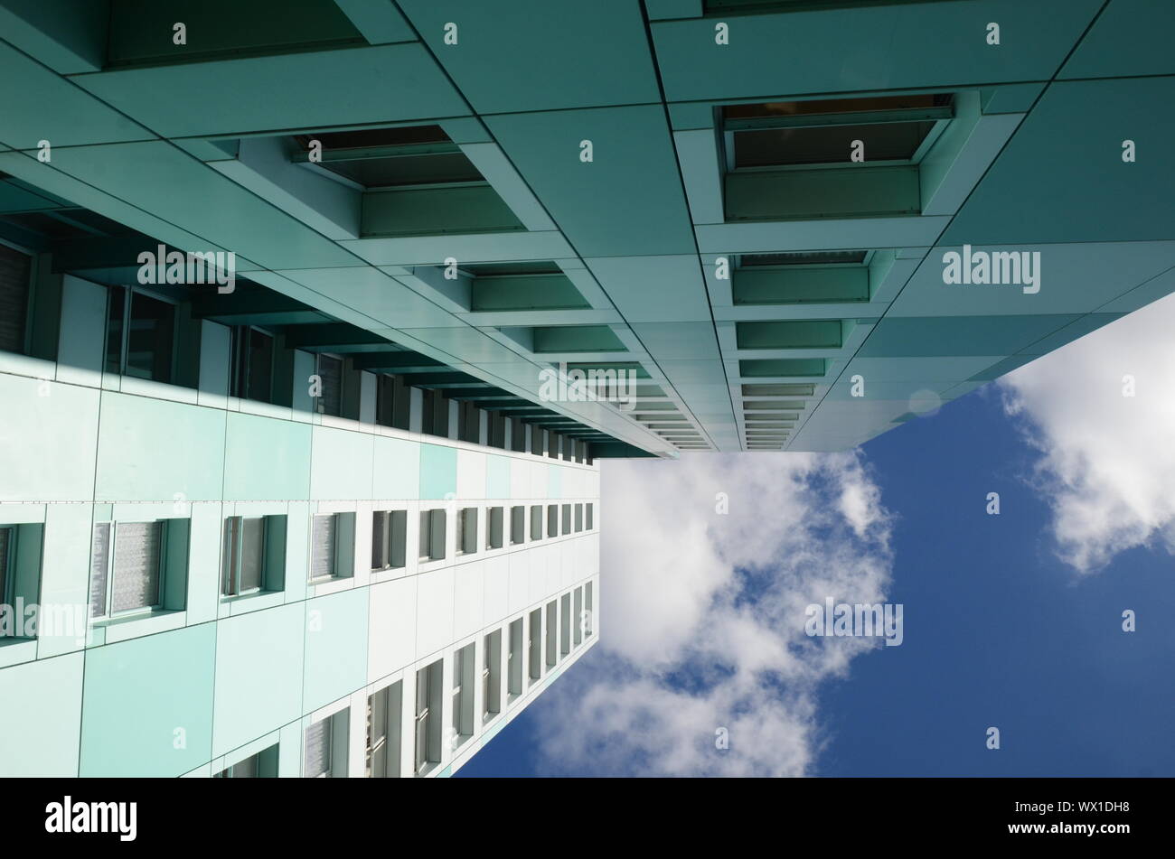 Residential tower block hi-res stock photography and images - Alamy