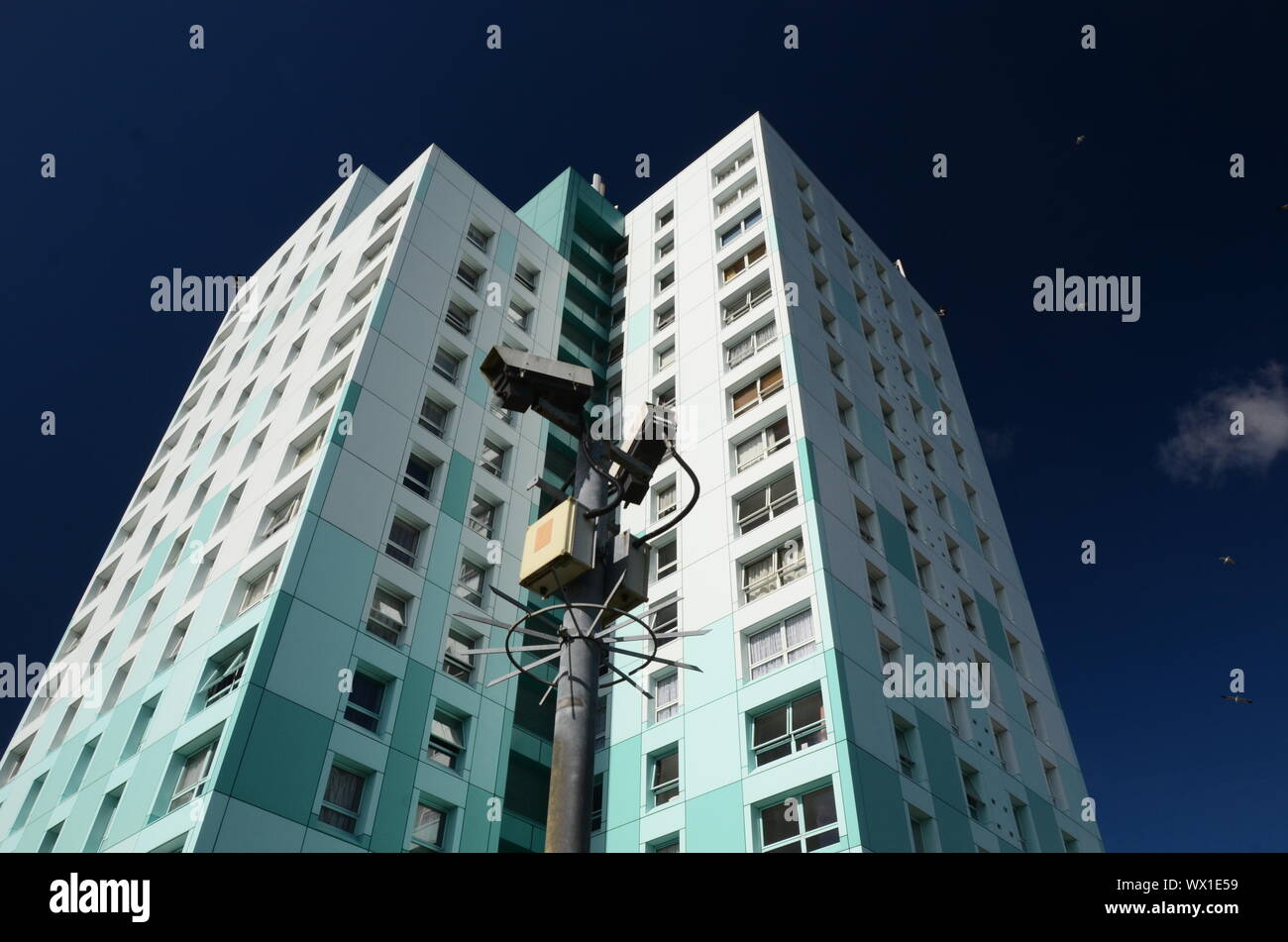 Building cladding fitted hi-res stock photography and images - Alamy