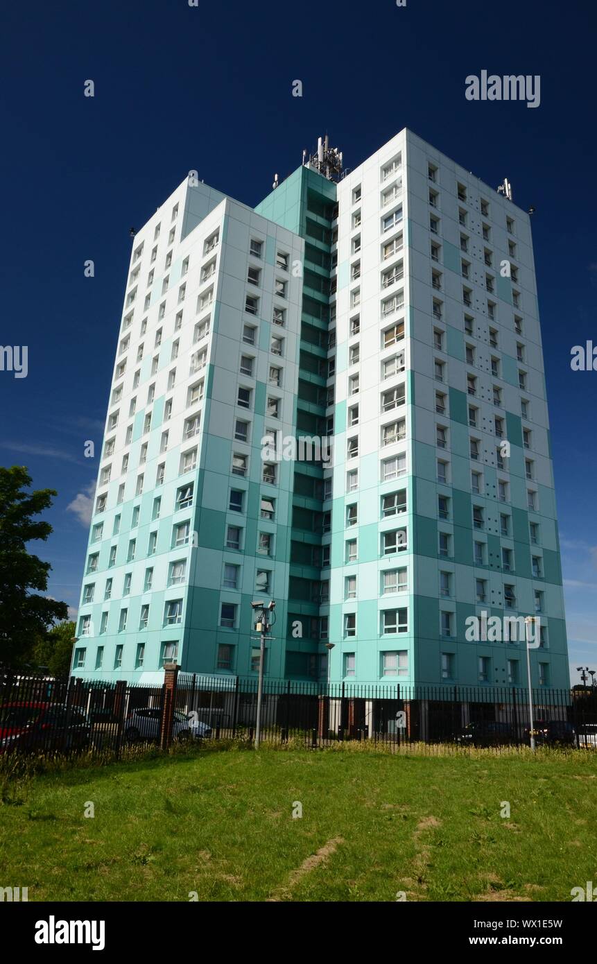 High rise tower block external cladding hi-res stock photography and ...