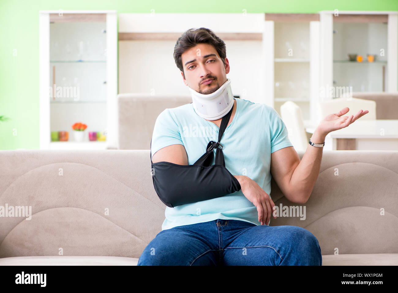 Neck operation hi-res stock photography and images - Alamy