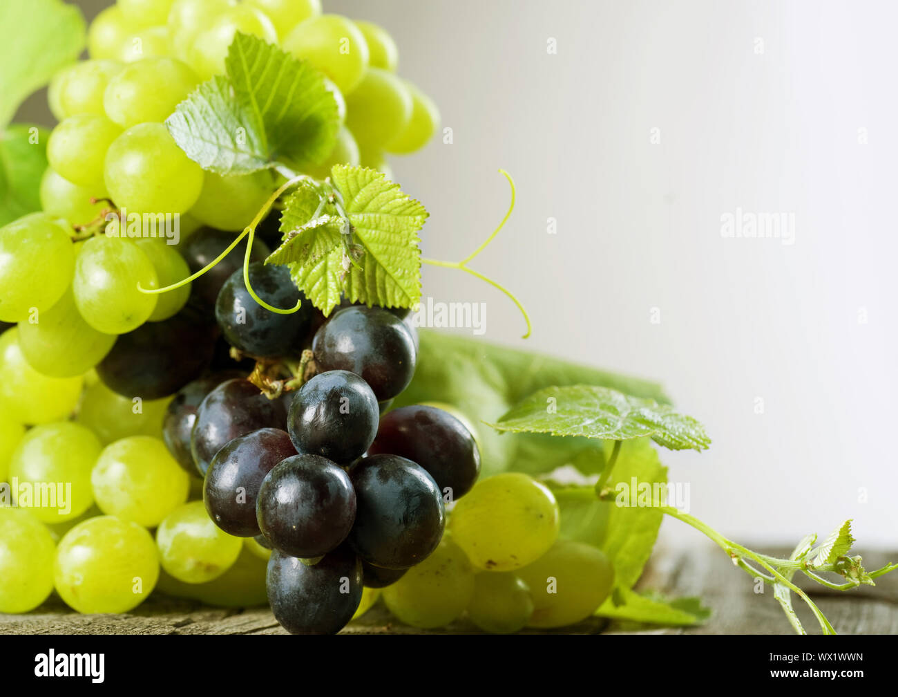 Bunch of grapes Stock Photo - Alamy