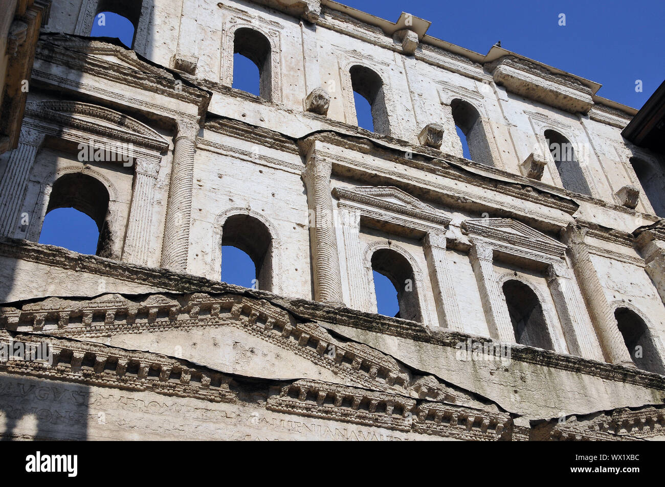 Porta Borsari, old roman gate, Verona, Italy, Europe Stock Photo - Alamy