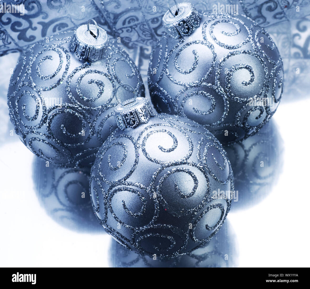 Silver christmas bulb hi-res stock photography and images - Alamy