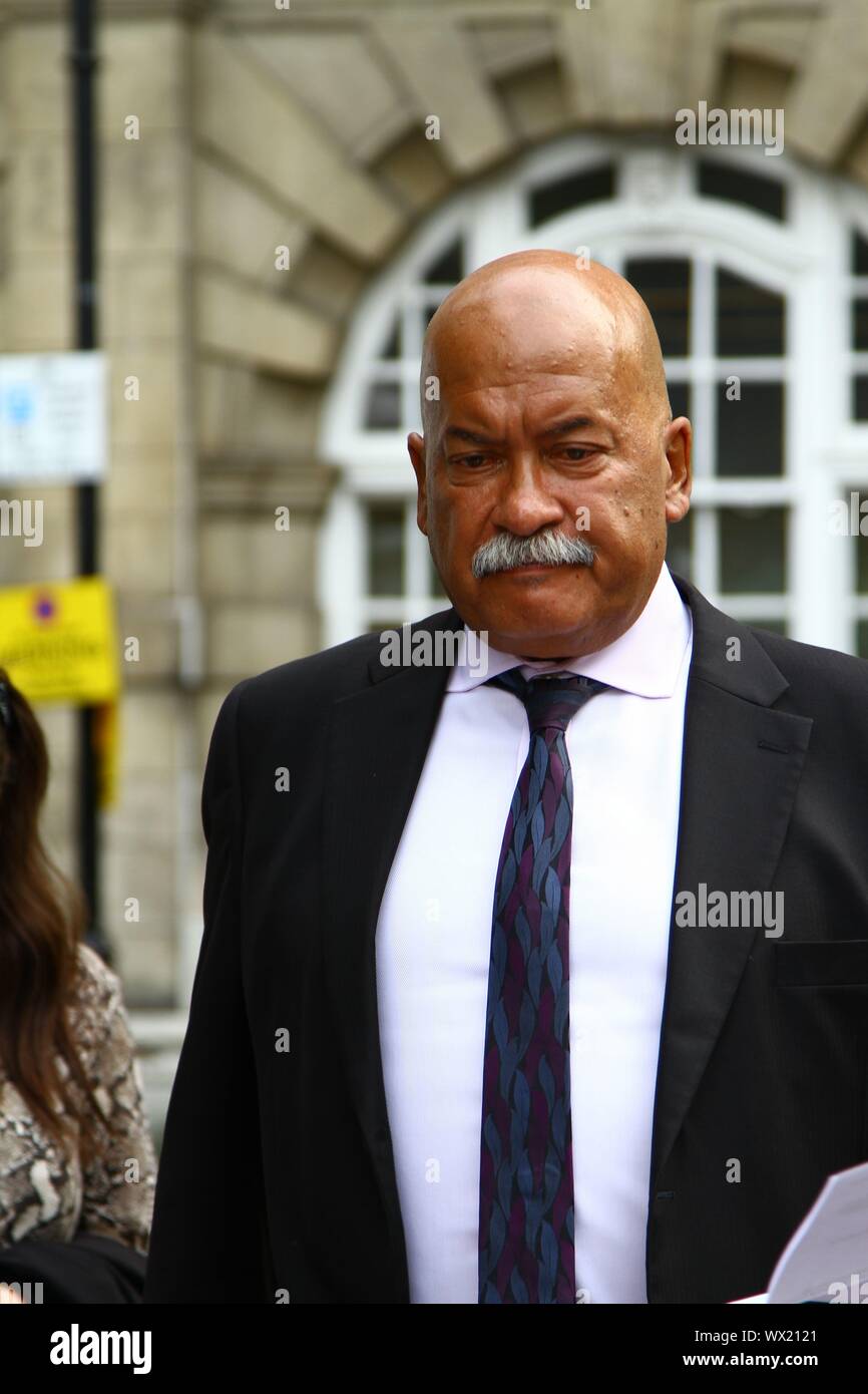 Bbc news presenters hi-res stock photography and images - Alamy