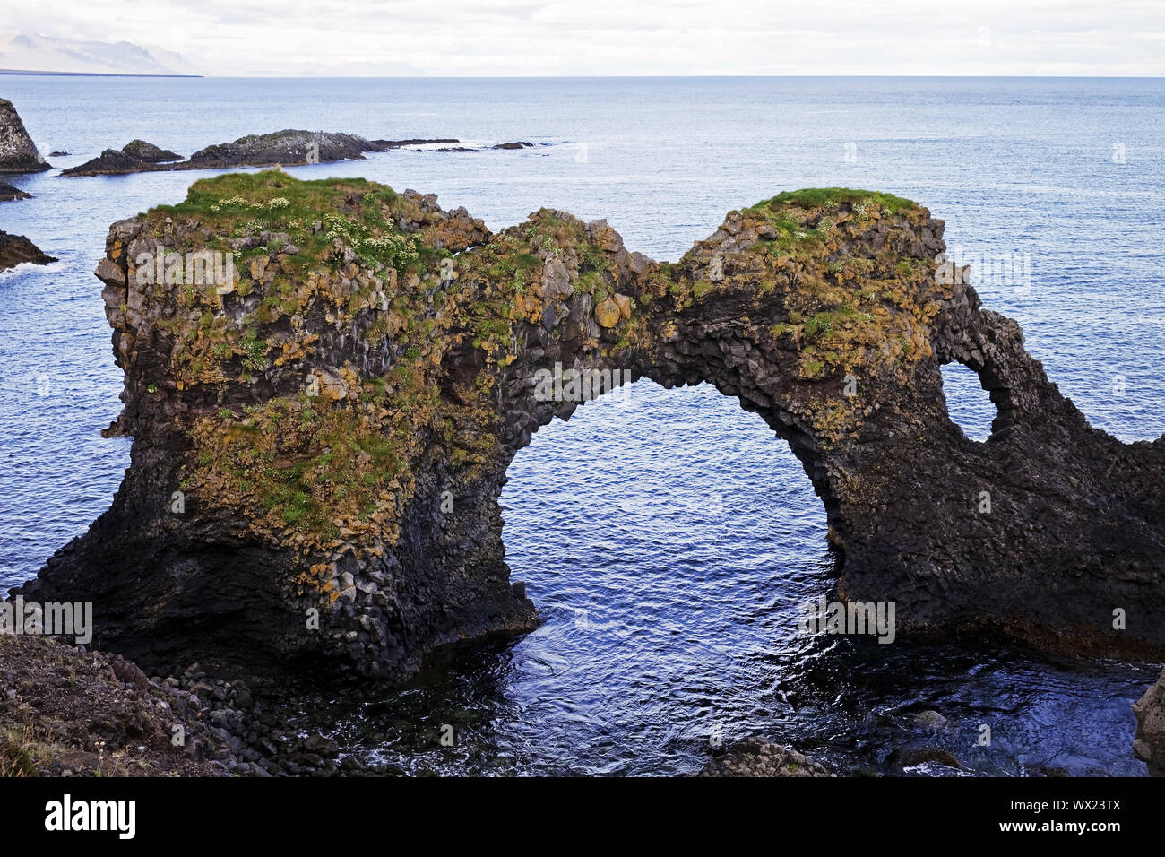 Rocky arch Gatklettur, Arnarstapi, Snæfellsnes, Vesturland, Iceland ...
