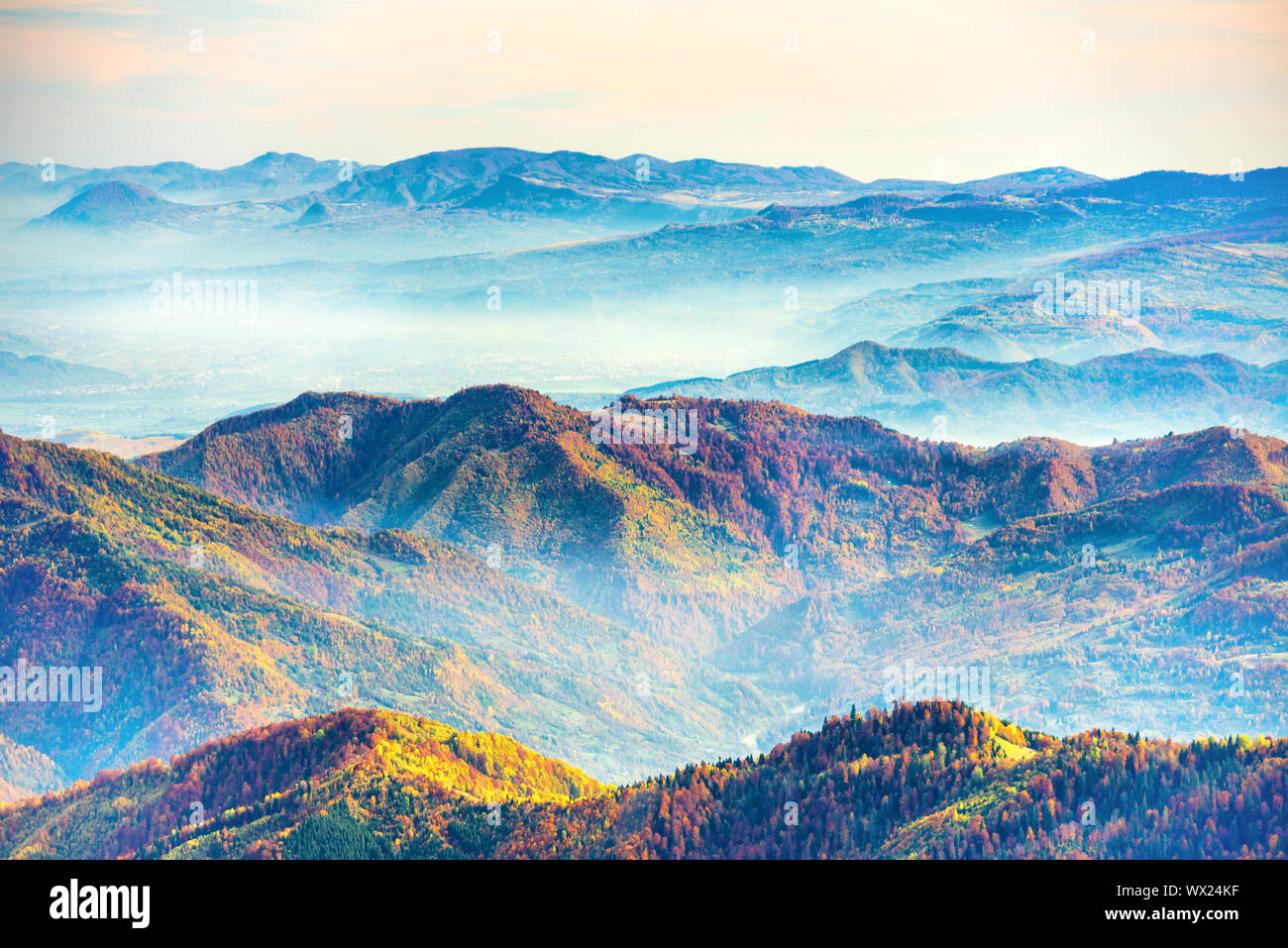 Chain of mountain ranges hi-res stock photography and images - Alamy