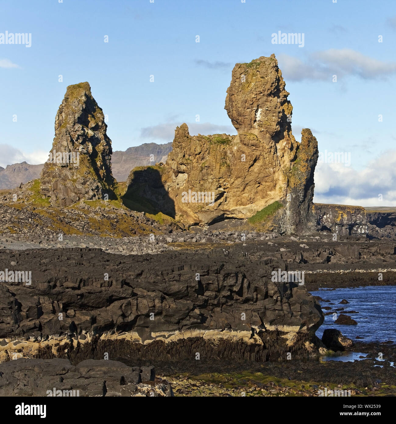 Coastal landscape with rock formation Lóndrangar, Snæfellsjökull ...