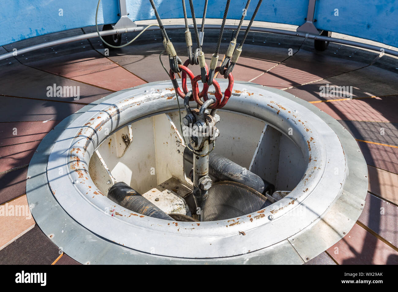 Anchoring mechanism hi-res stock photography and images - Alamy