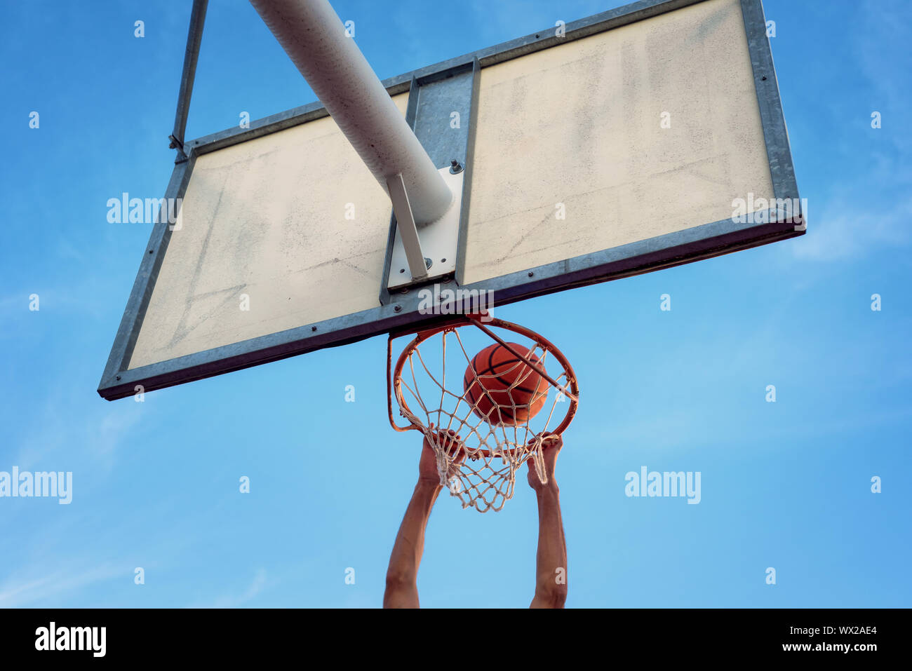 Dunk college hi-res stock photography and images - Alamy