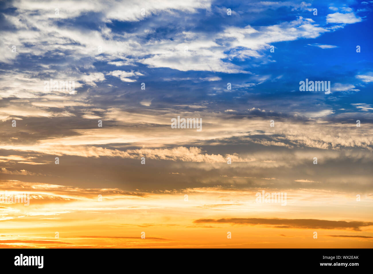 Dramatic texture hi-res stock photography and images - Alamy