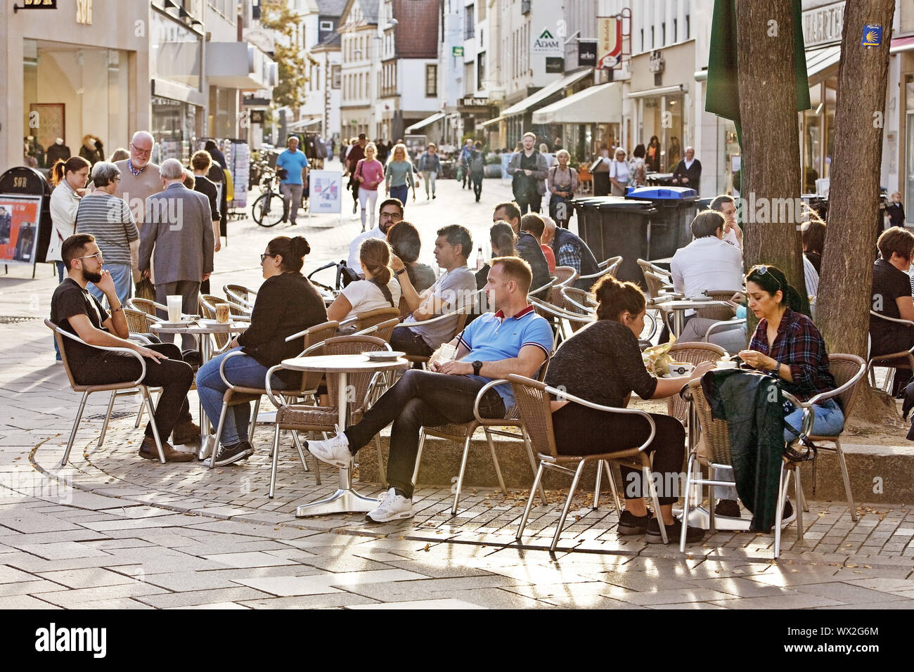 Lively cities hi-res stock photography and images - Alamy