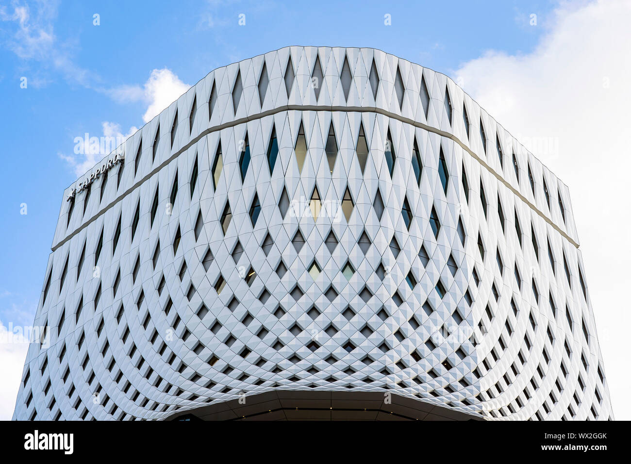 Stretched metal hi-res stock photography and images - Alamy