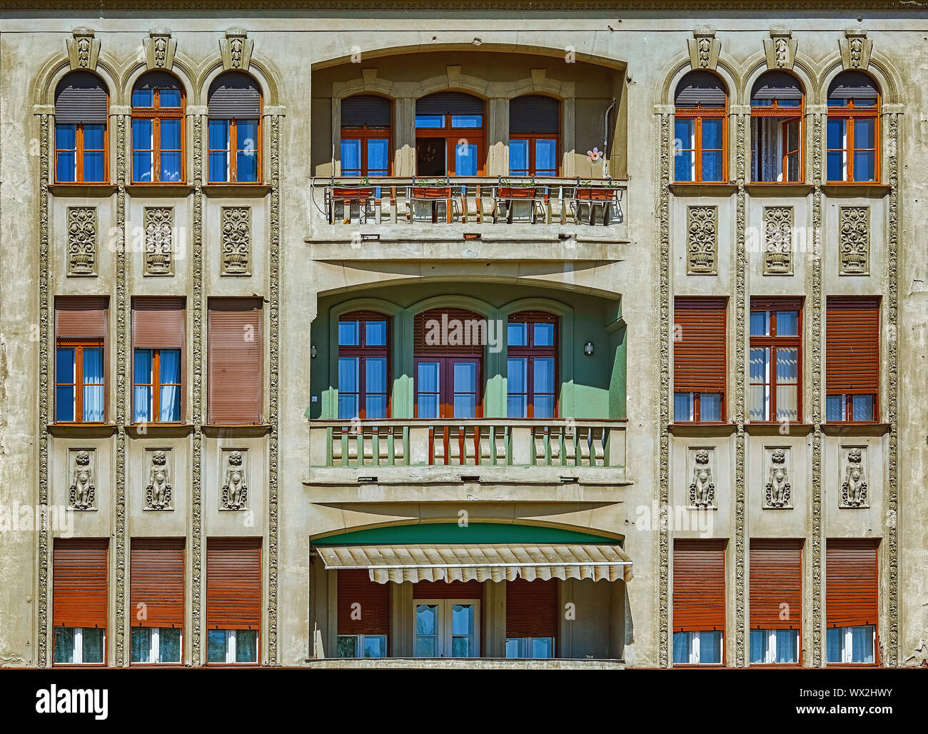 Windows fasade hi-res stock photography and images - Alamy