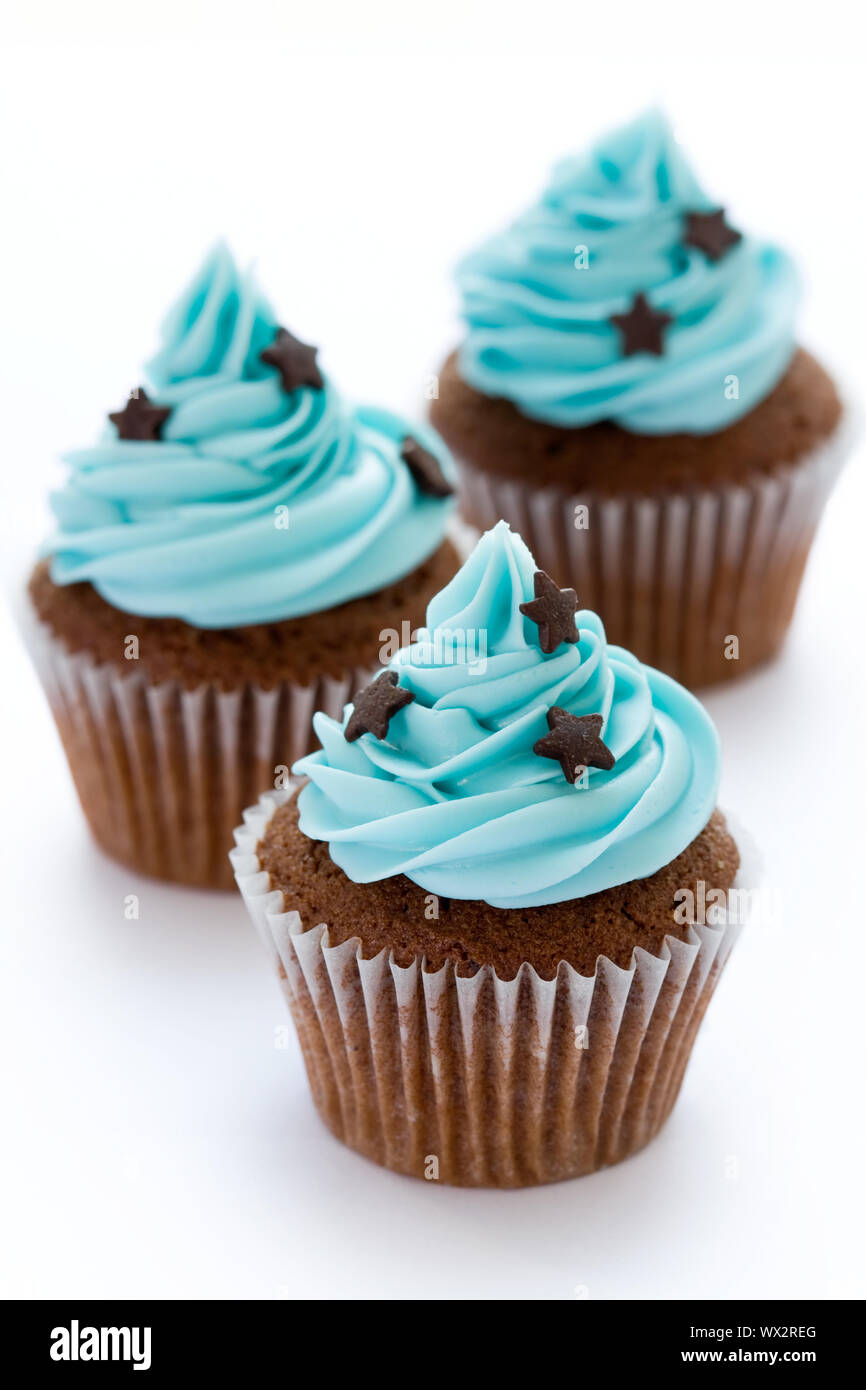 Three chocolate cupcakes in a row Stock Photo - Alamy