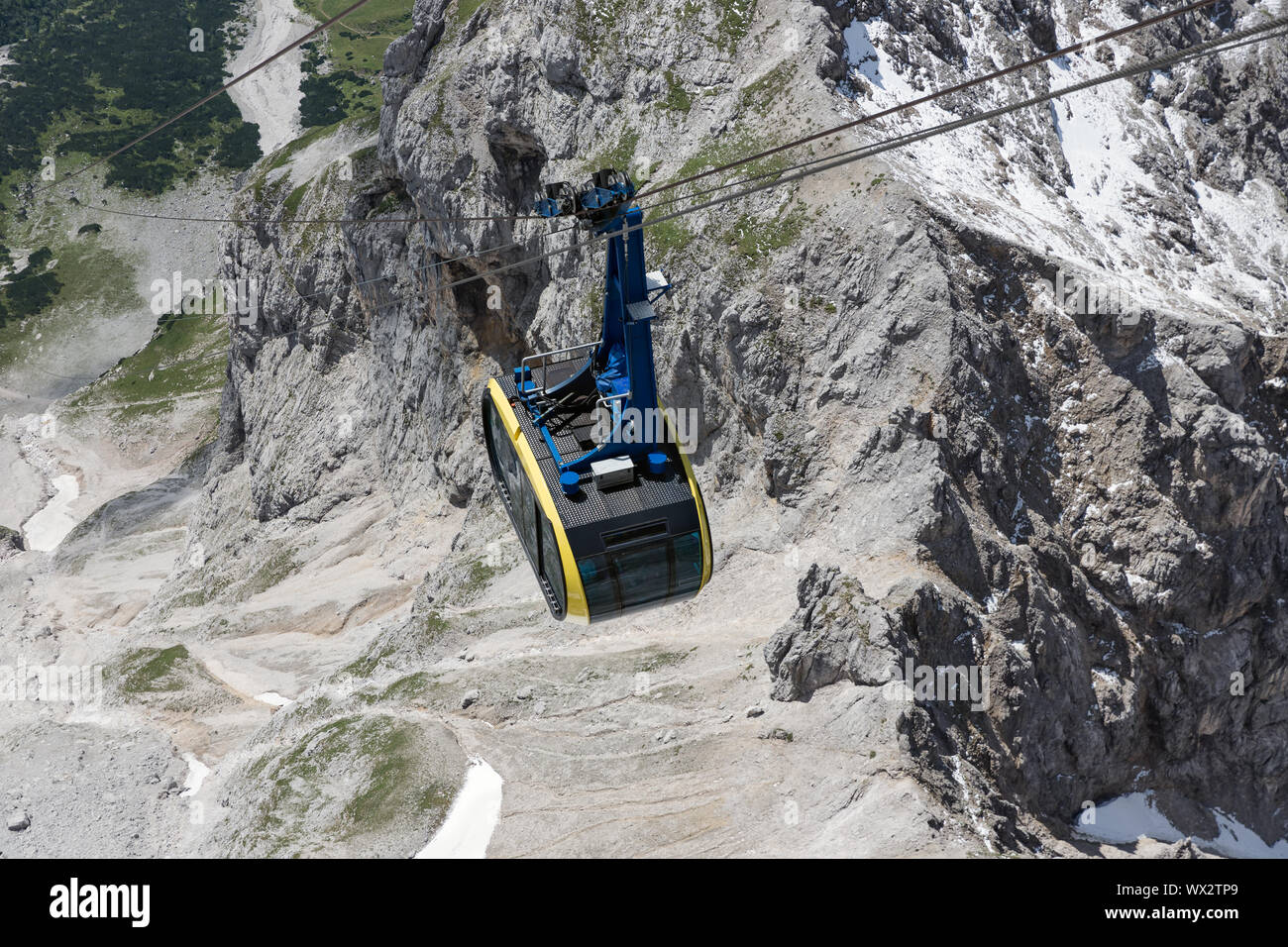 Top view cable car in Austrian Alps mountains Stock Photo - Alamy