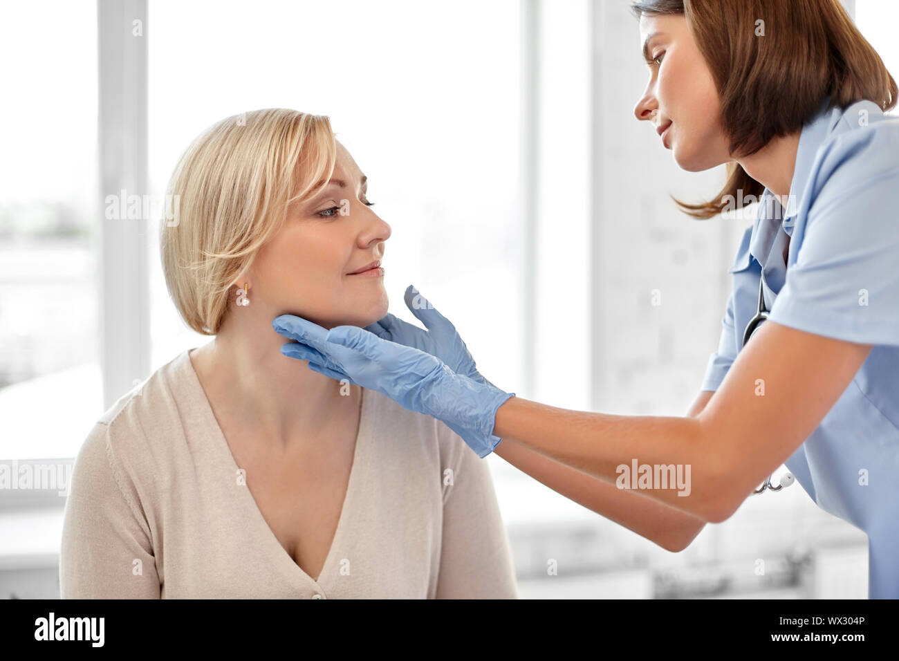 doctor checking patient's tonsils at hospital Stock Photo - Alamy