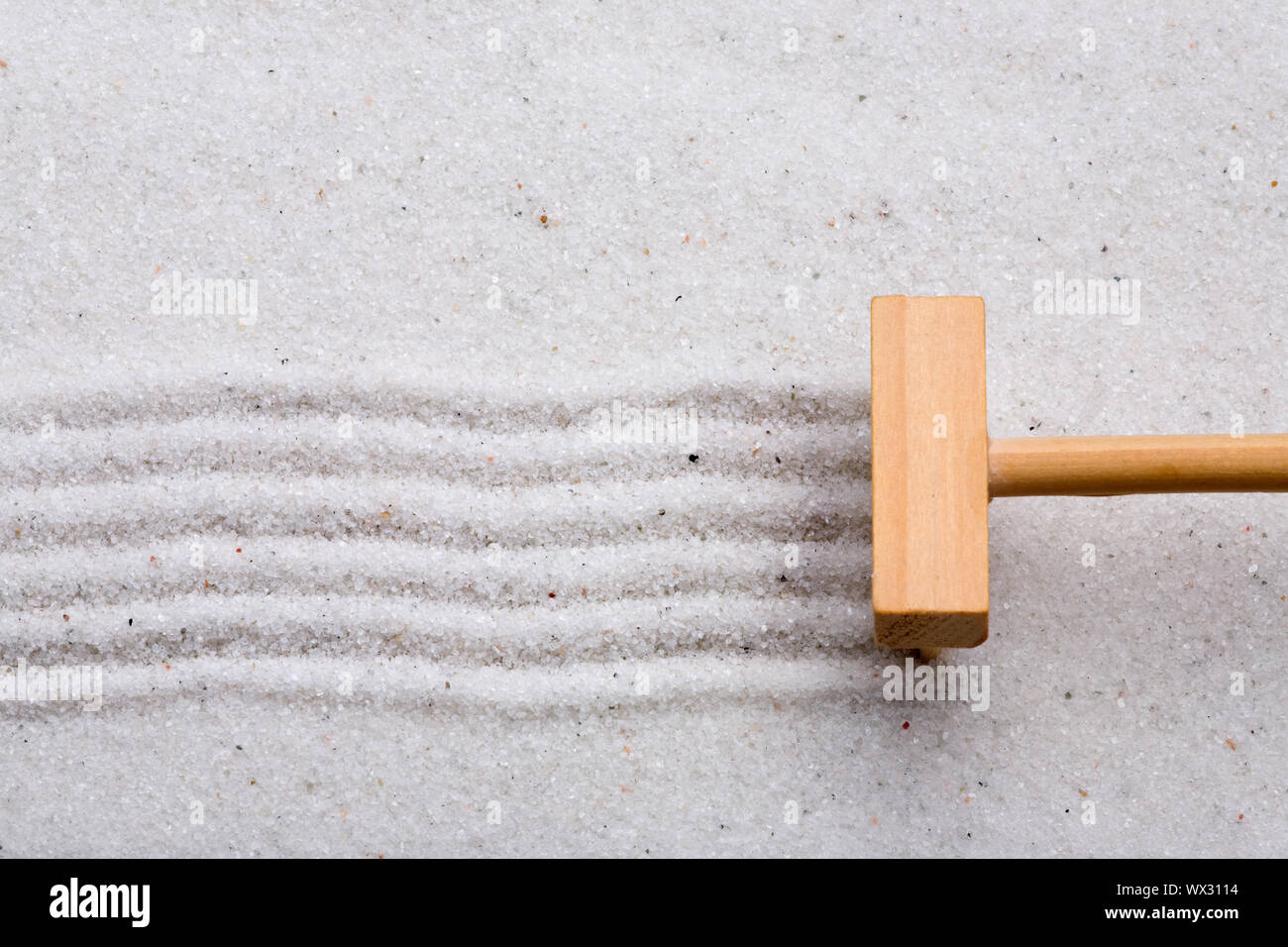 Japanese zen garden raking hi-res stock photography and images - Alamy