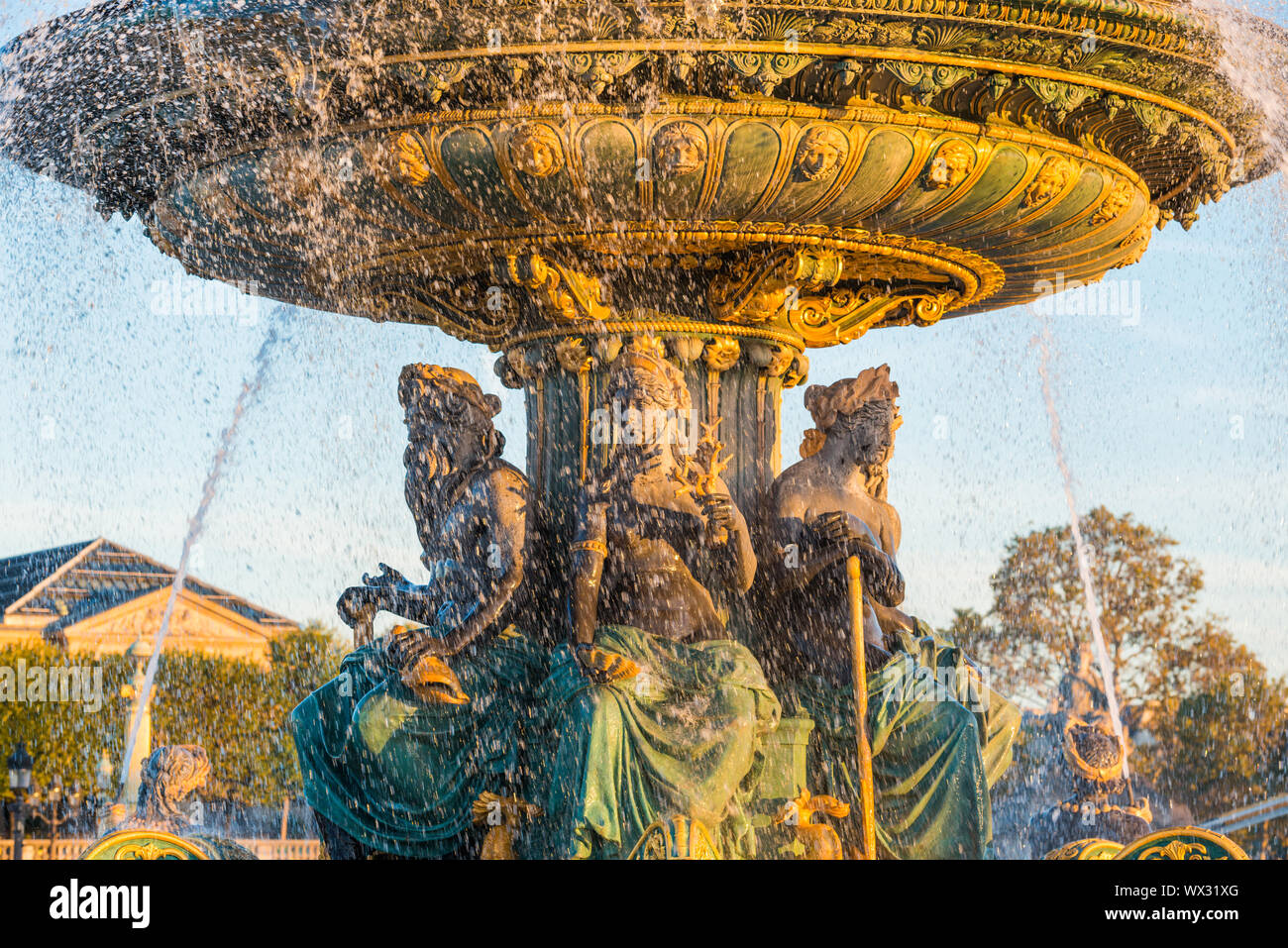 Fontain in the park hi-res stock photography and images - Alamy