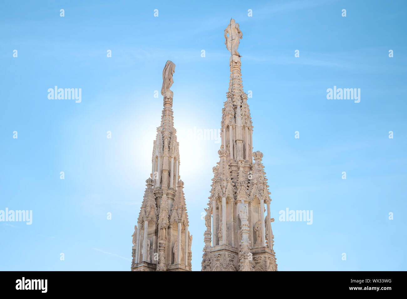 Marble statues - architecture on top of roof Duomo Stock Photo - Alamy