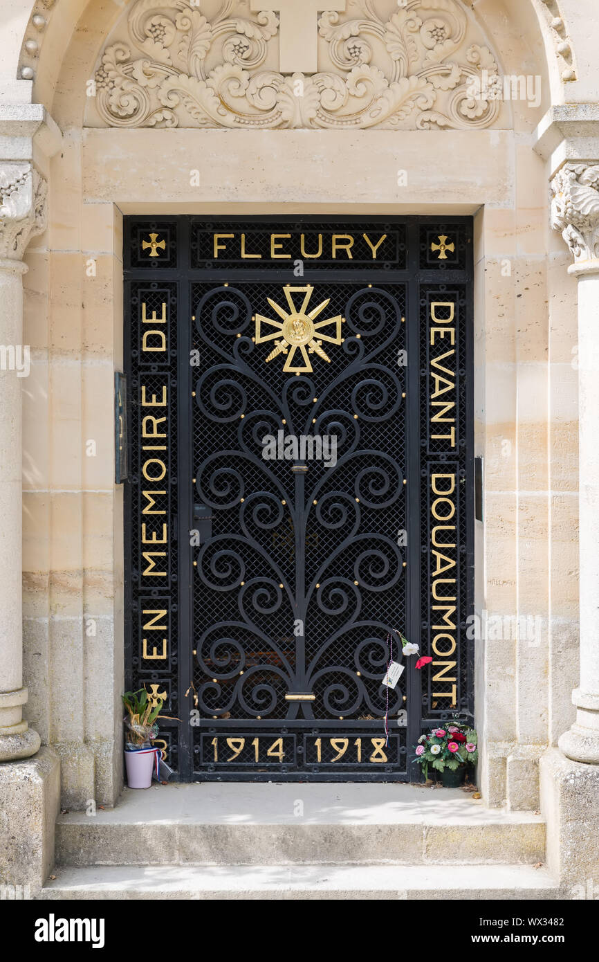 French village world war one memorial hi-res stock photography and ...