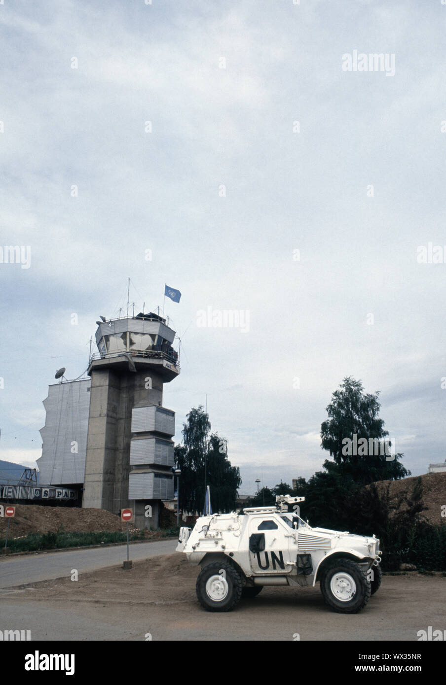 French military vehicle hi-res stock photography and images - Alamy
