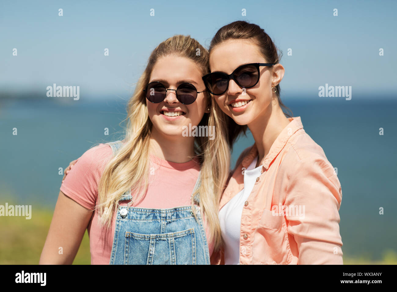 Portrait girl seaside hi-res stock photography and images - Alamy