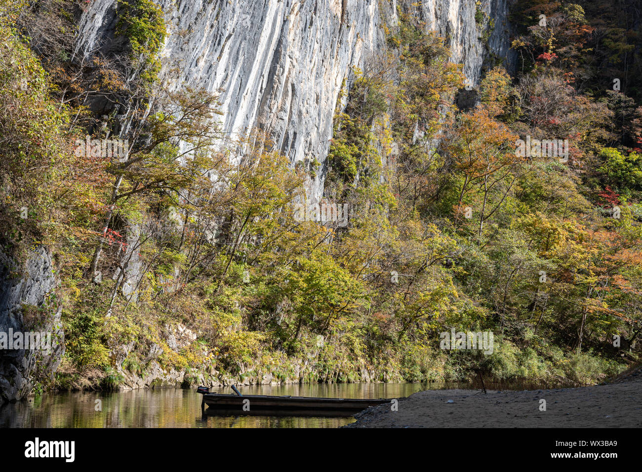 Geibi Gorge ( Geibikei ) Autumn foliage scenery view in sunny day ...