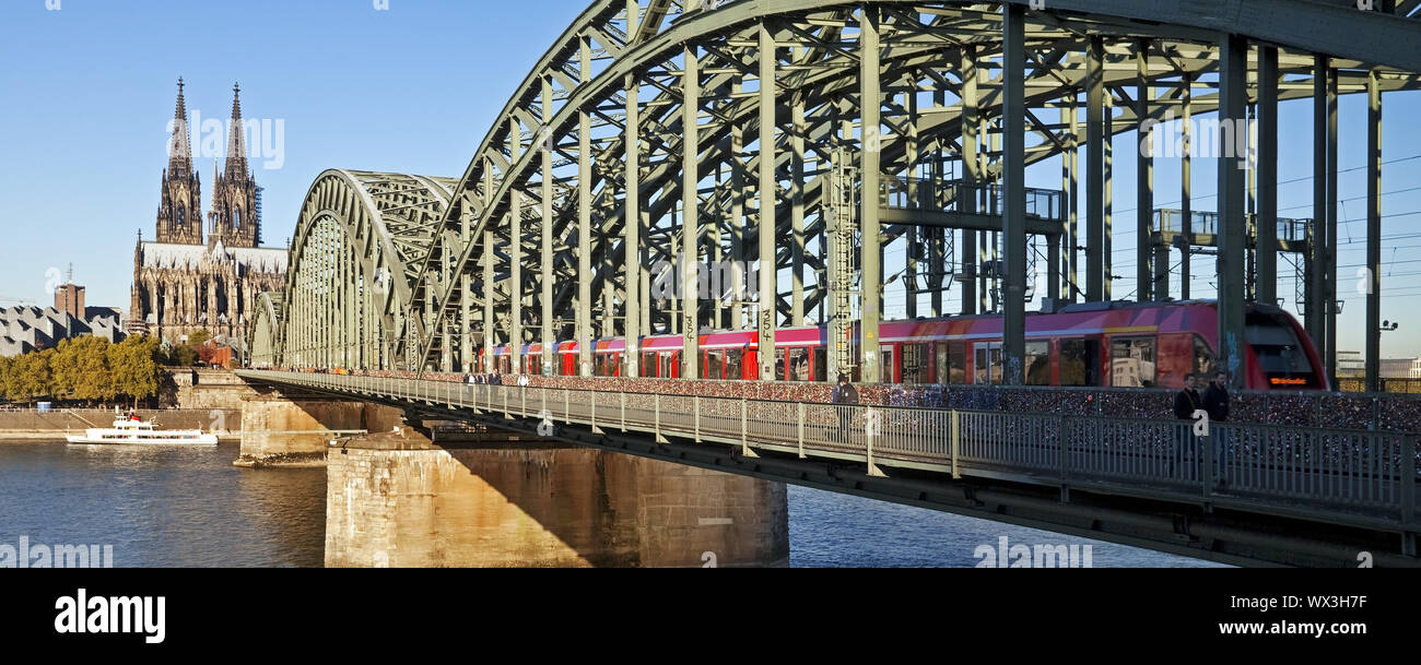 Cologne Cathedral with regional train on the Hohenzollernbruecke ...