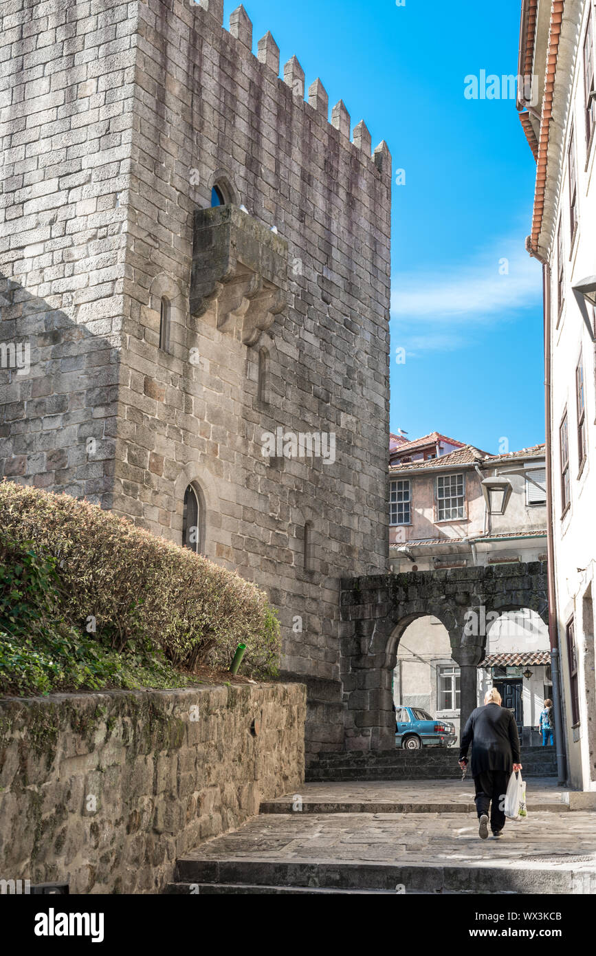 Porto medieval wall hi-res stock photography and images - Alamy