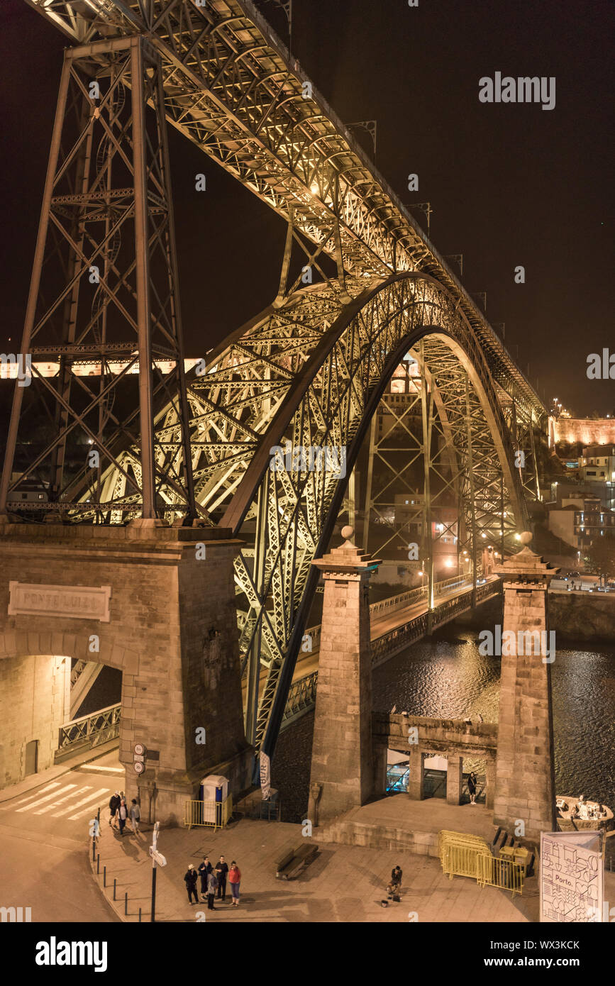 Double decked truss bridge hi-res stock photography and images - Alamy