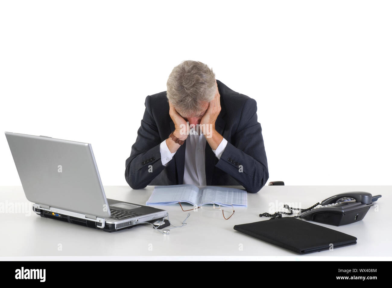 Man reading computer printout hi-res stock photography and images - Alamy