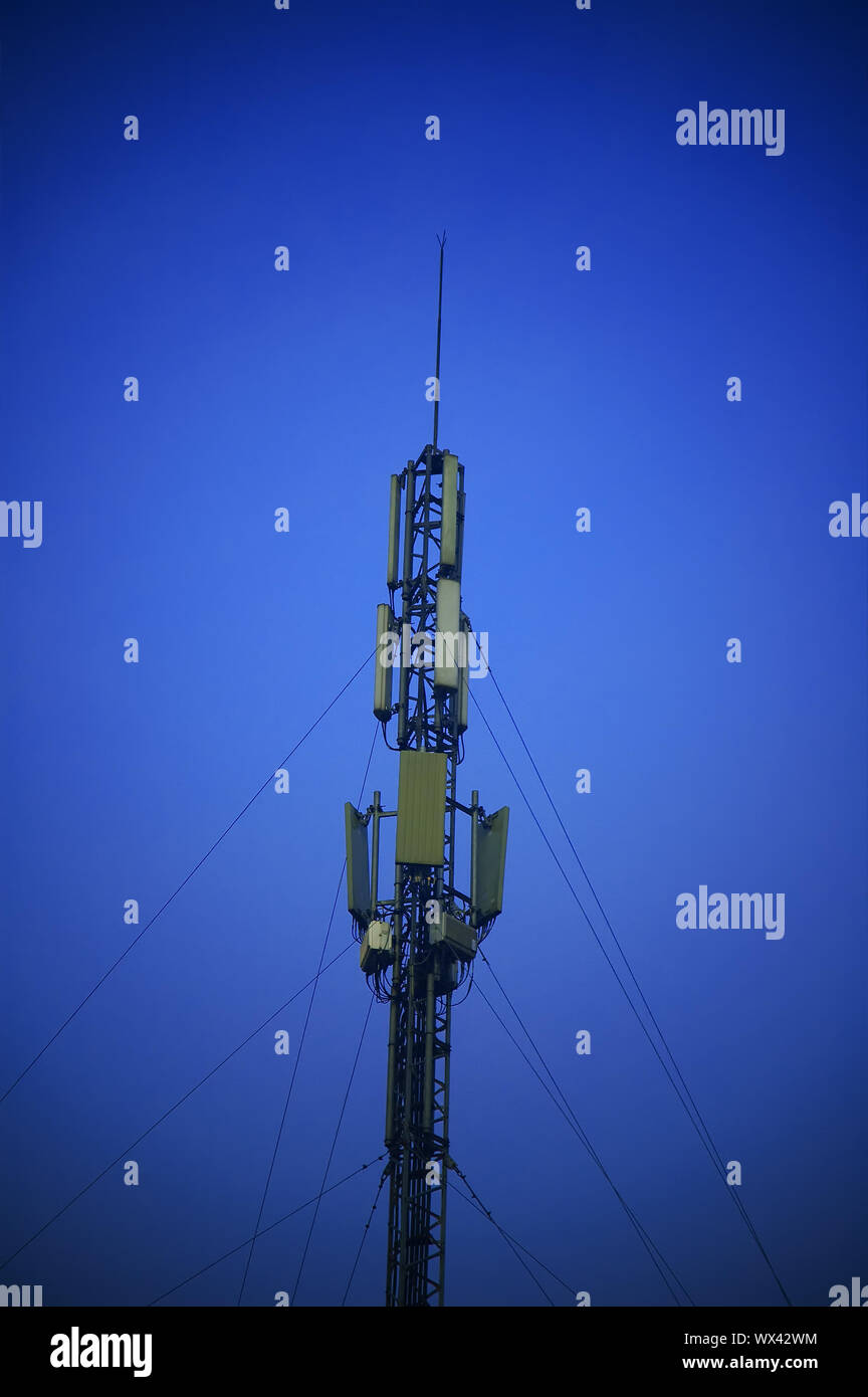 Parabolic microwave antenna hi-res stock photography and images - Alamy