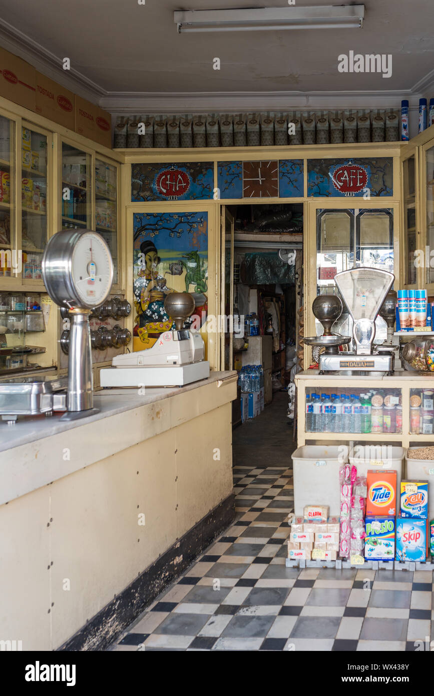 Corner store counter hi-res stock photography and images - Alamy