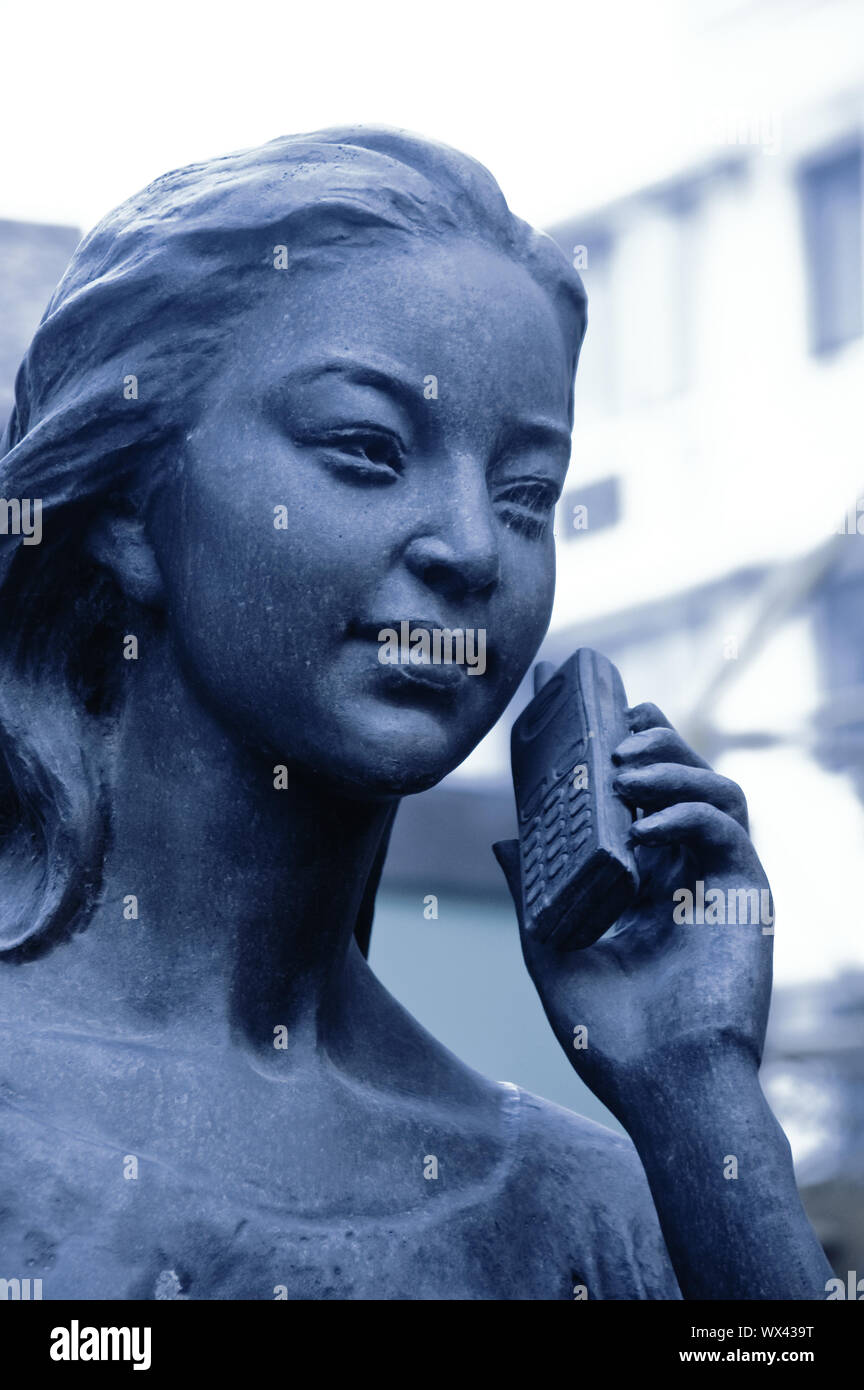 Mobile phone sculpture hi-res stock photography and images - Alamy