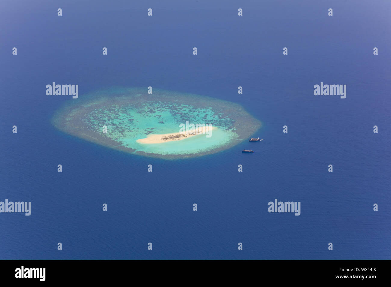 Maldives atoll aerial reef hi-res stock photography and images - Alamy