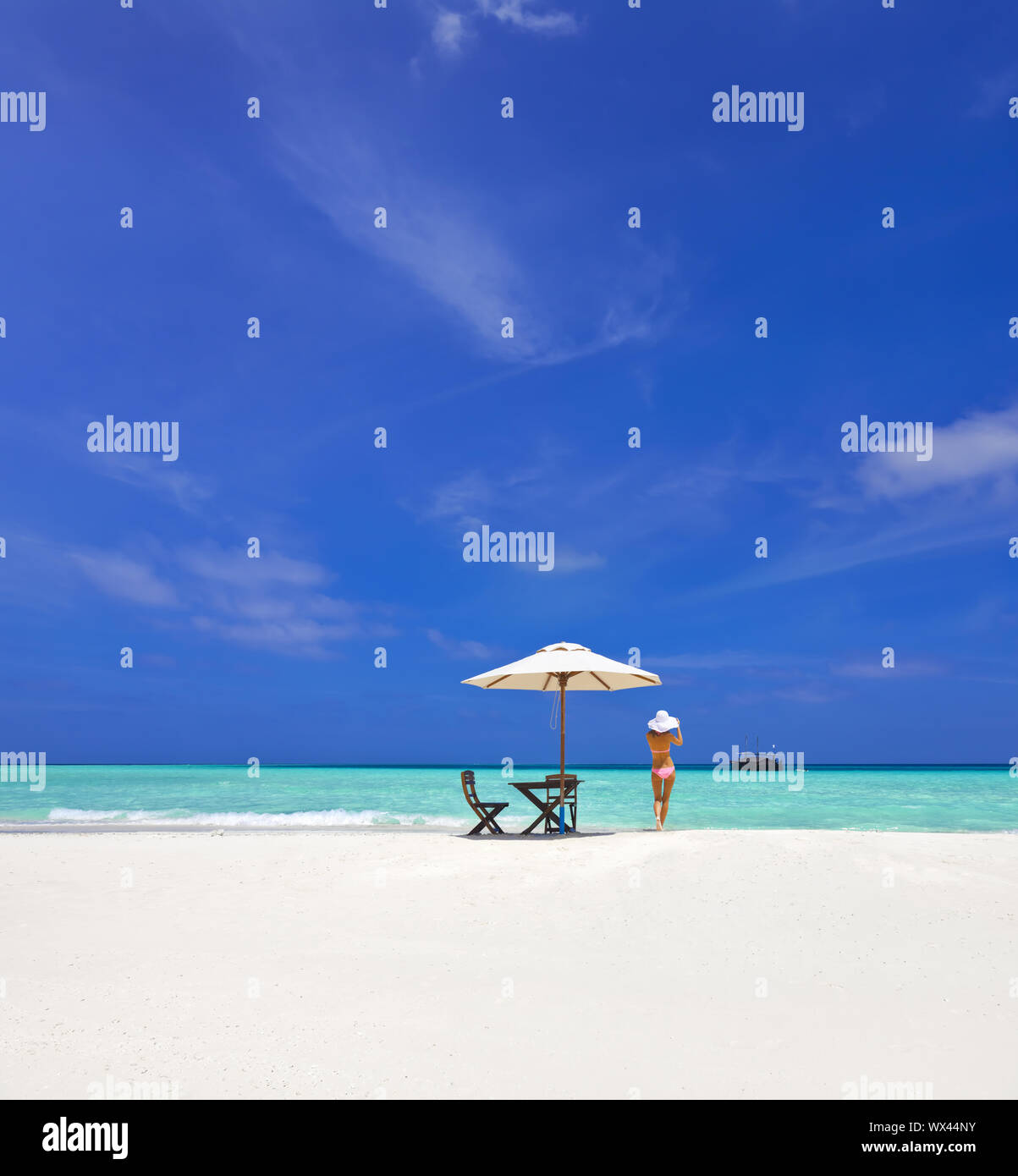 Bikini atoll beach hi-res stock photography and images - Alamy