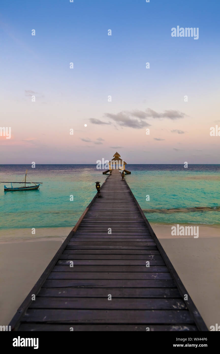 Moonlight sea waves in night hi-res stock photography and images - Alamy