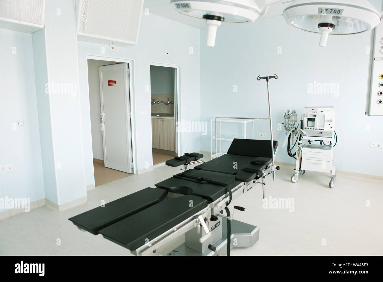 Operating room in a modern hospital Stock Photo - Alamy