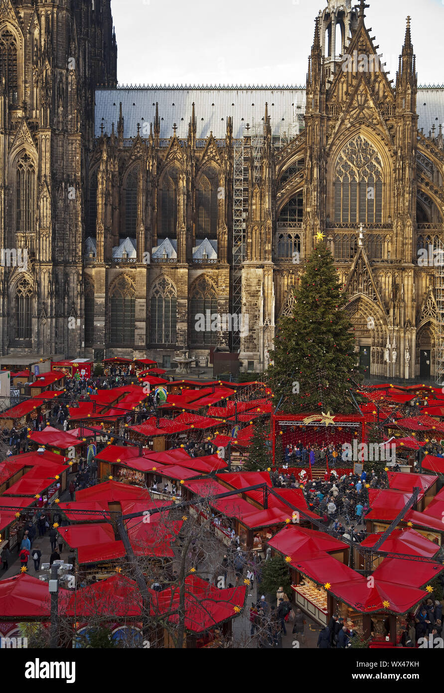 Christmas market at Cologne Cathedral, Cologne, North Rhine-Westfalia ...
