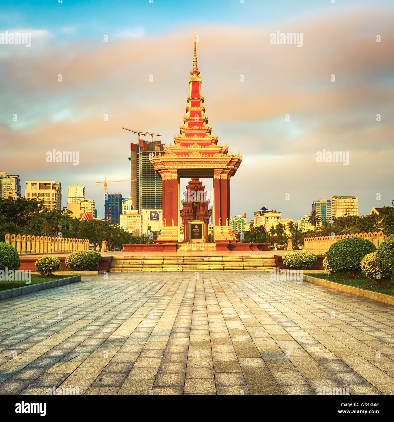 The Independence Monument in Phnom Penh, Cambodia Stock Photo - Alamy