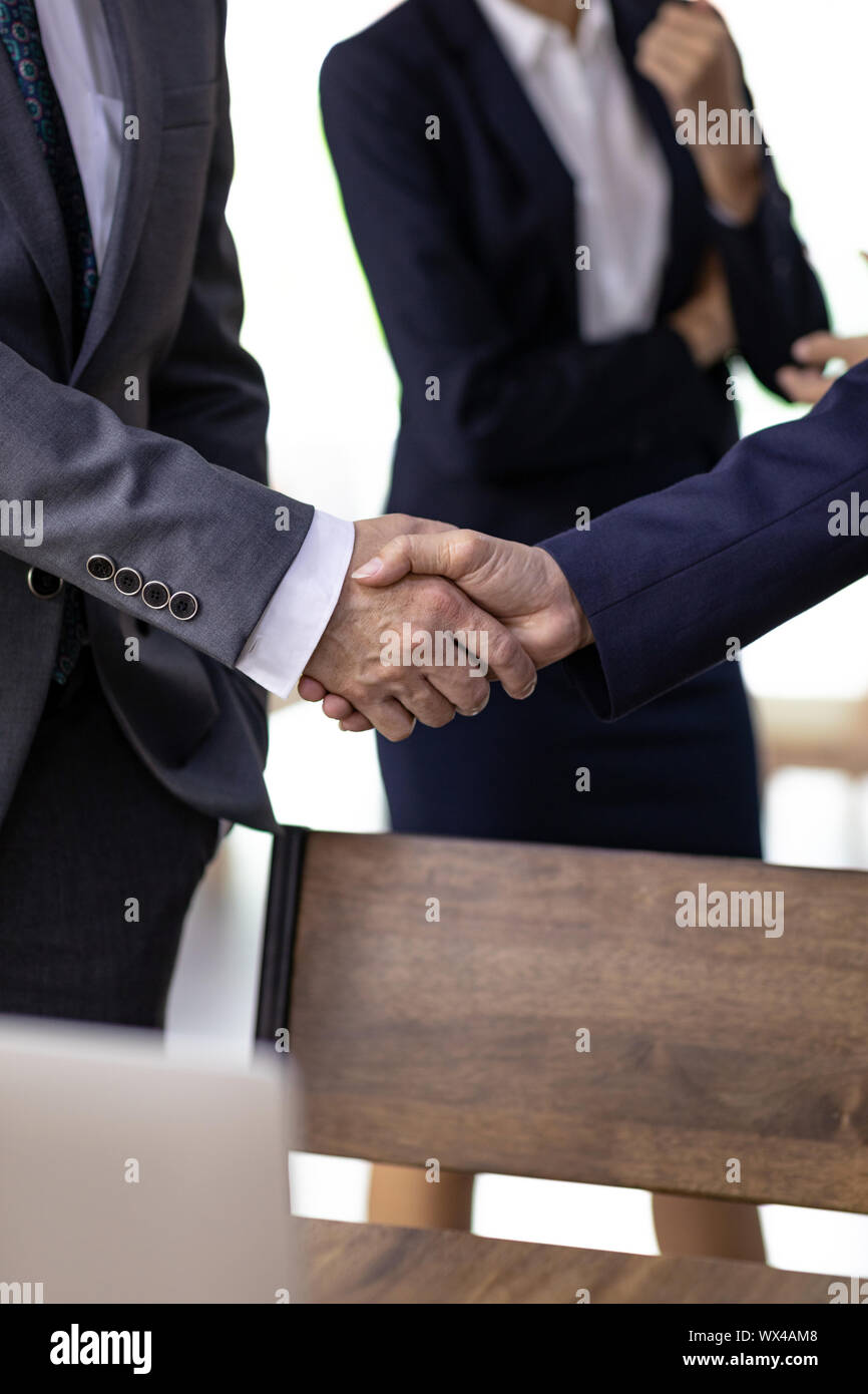 Business deal Handshake Stock Photo - Alamy