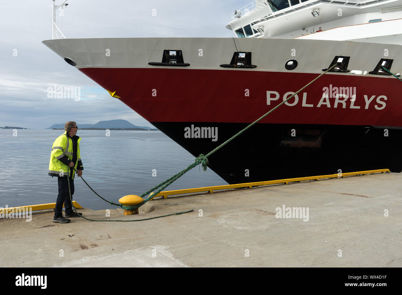 Ship jetties hi-res stock photography and images - Alamy
