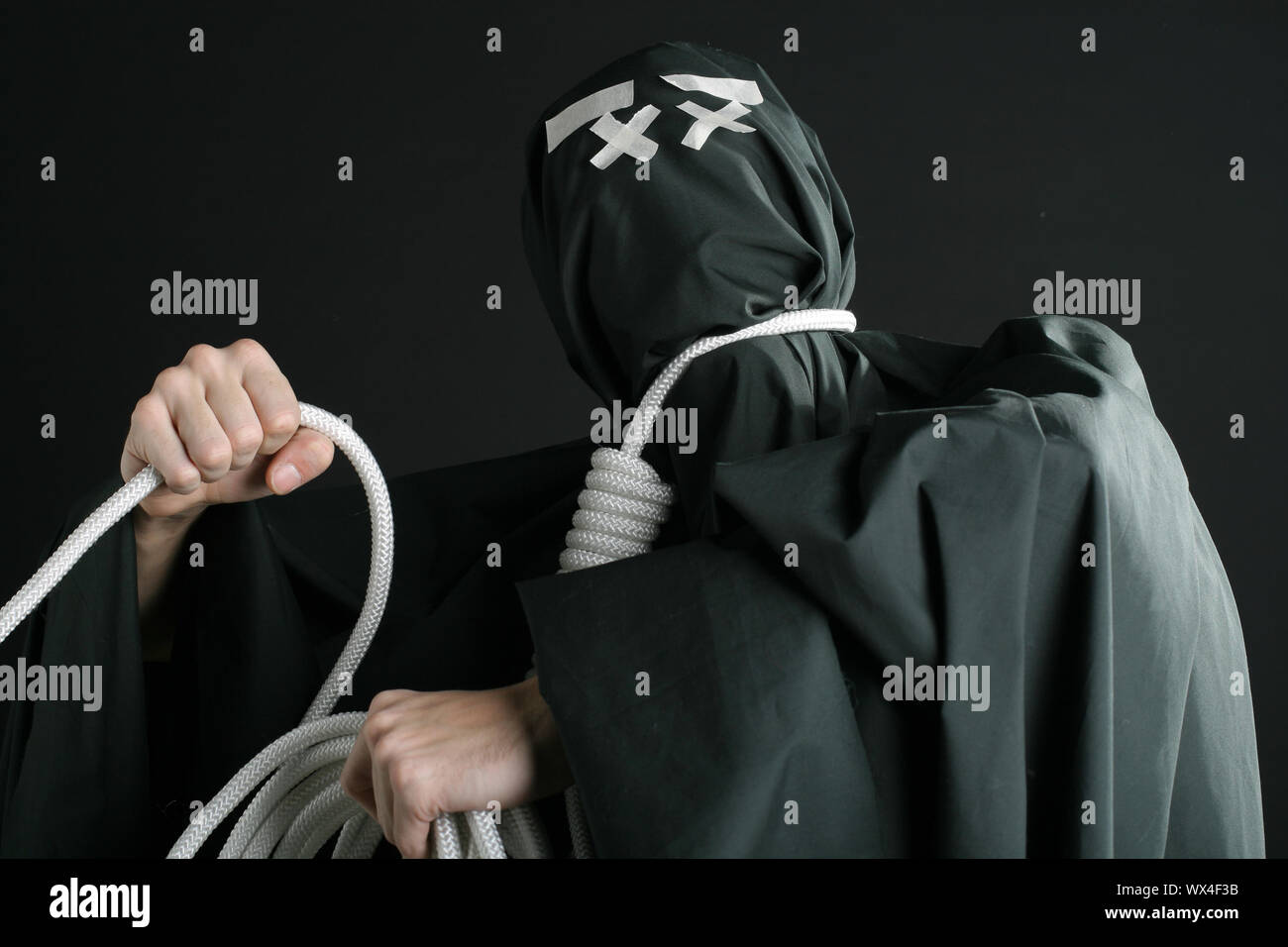 Men performing mime hi-res stock photography and images - Alamy