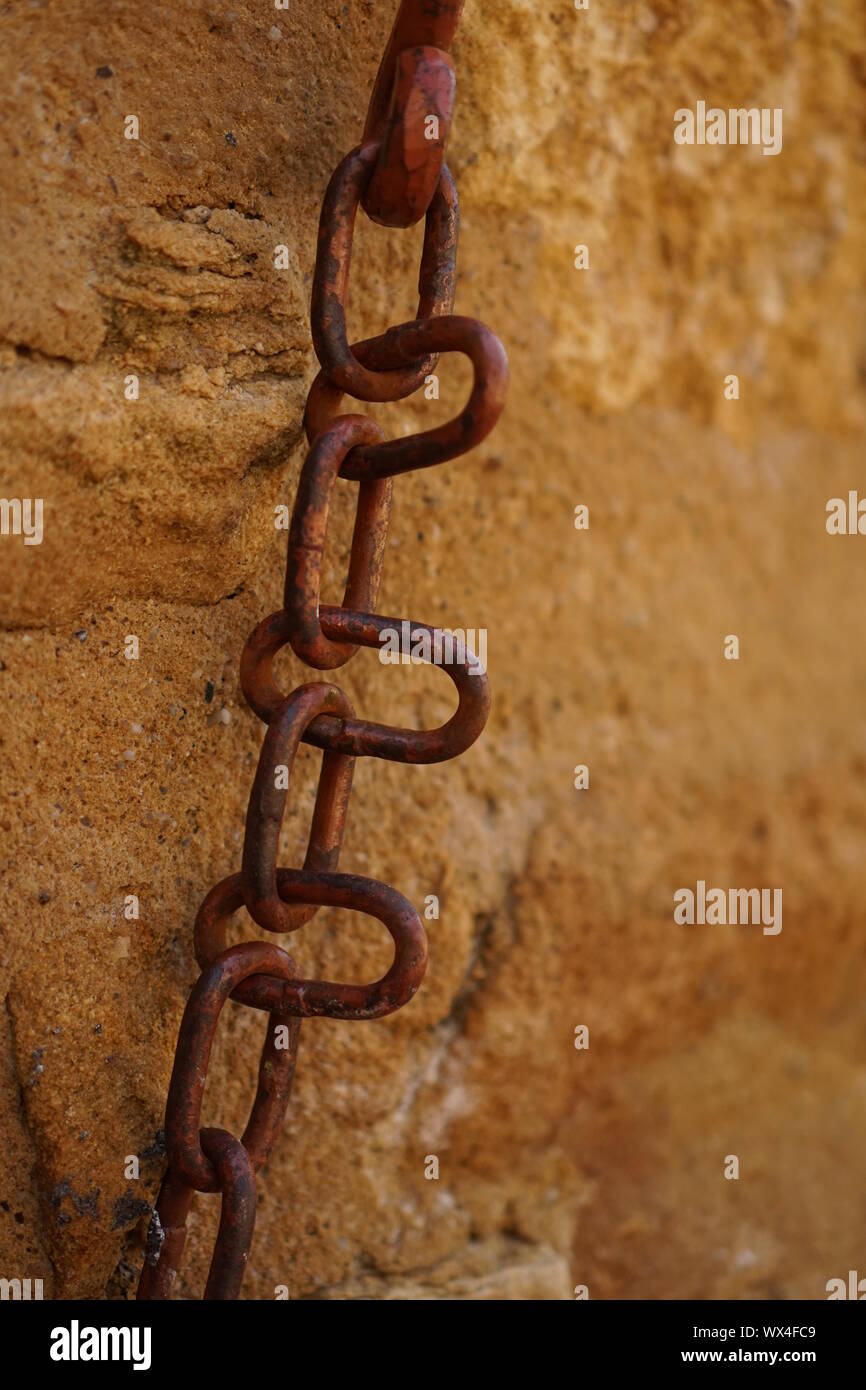 Link chain hi-res stock photography and images - Alamy