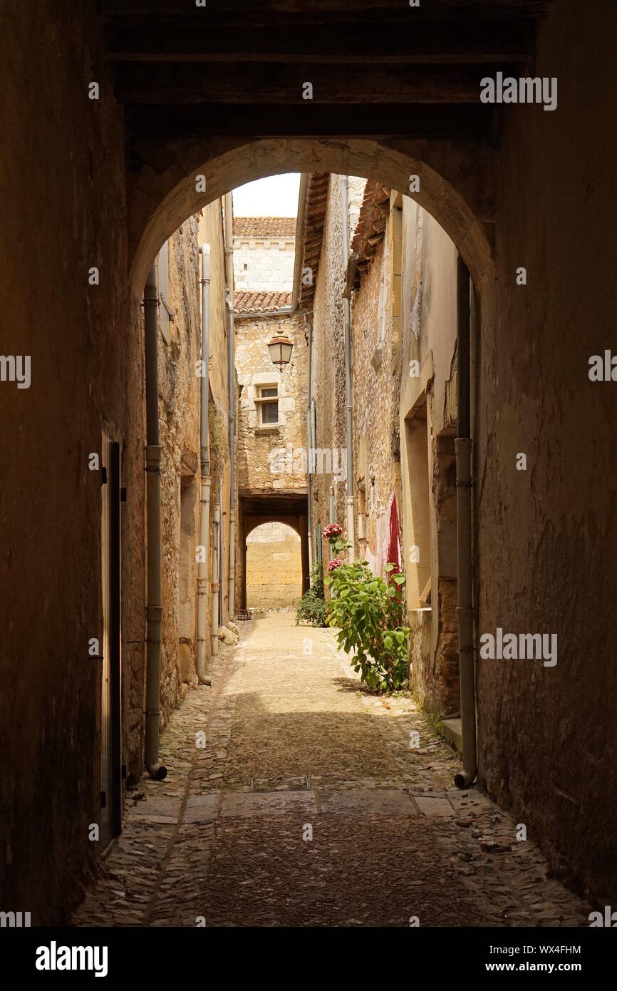French alleyway hi-res stock photography and images - Alamy