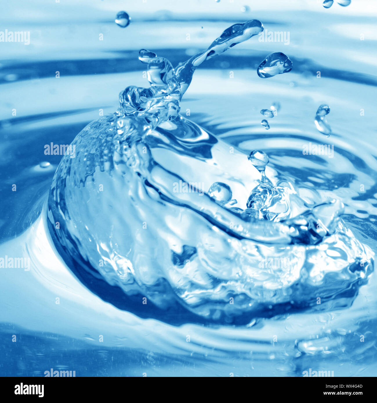blue water splash macro close up Stock Photo - Alamy